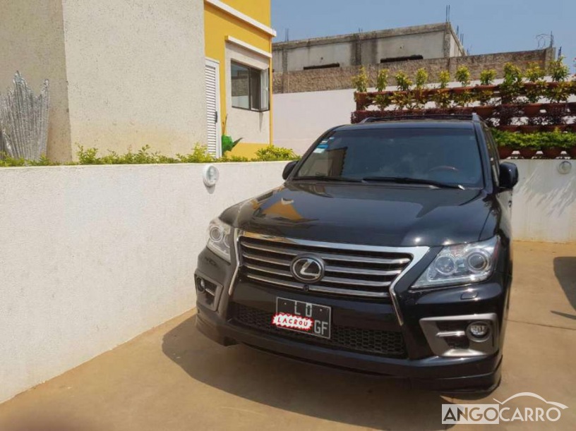 Lexus LX 570 2015 (Gasolina) - Angocarro