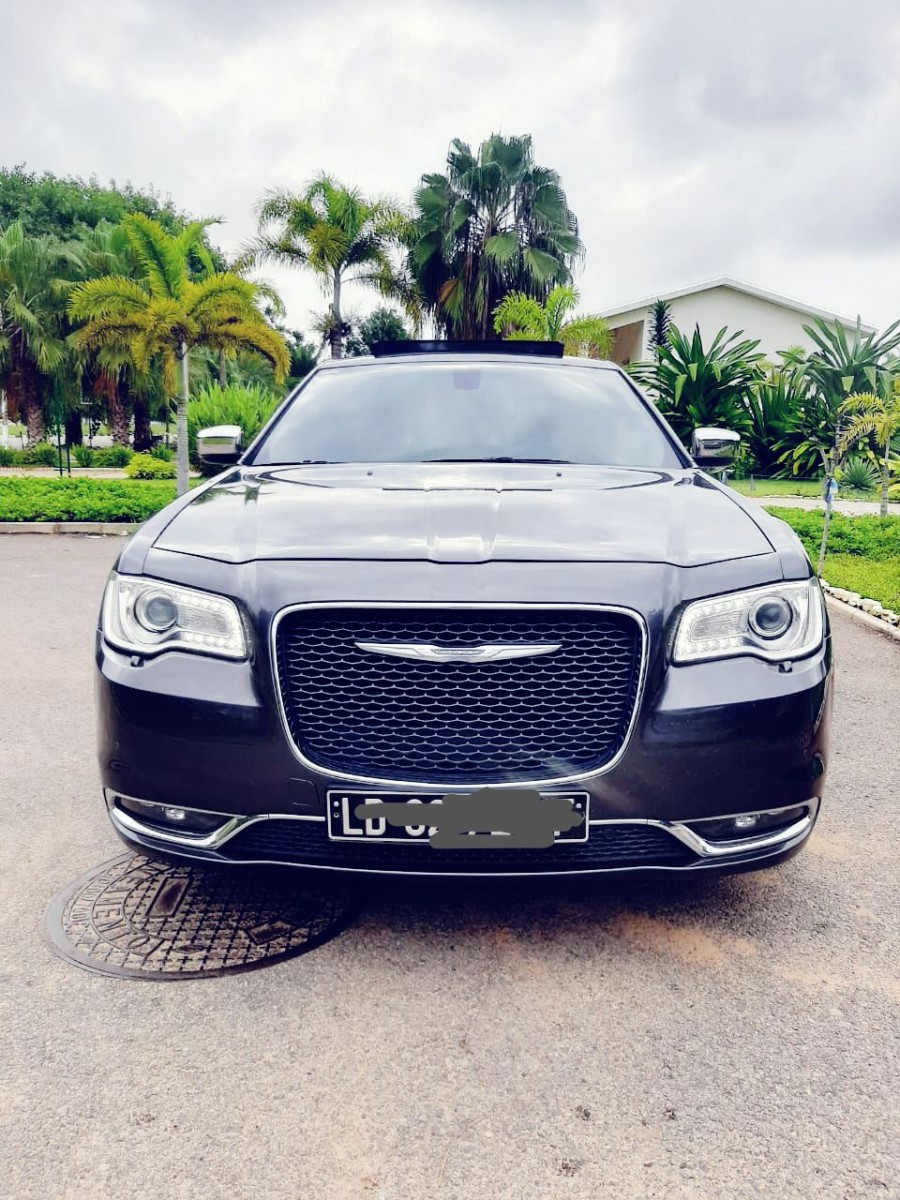 Chrysler 300C 2020 (Gasolina) - Angocarro