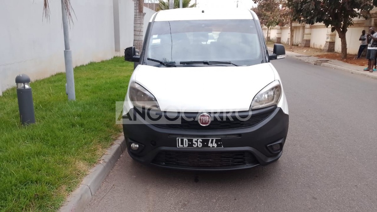 Fiat Doblo 2022 (Gasolina) - Angocarro