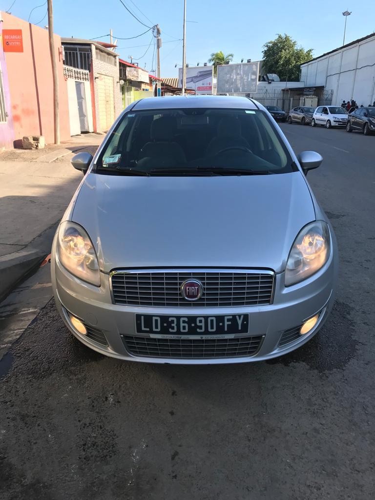 Fiat Linea 2015 (Gasolina) - Angocarro