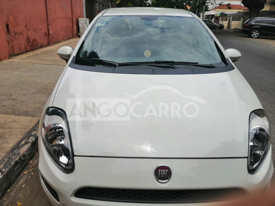 Fiat Punto 2015 (Gasolina) - Angocarro