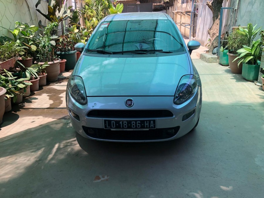 Fiat Punto 2017 (Gasolina) - Angocarro