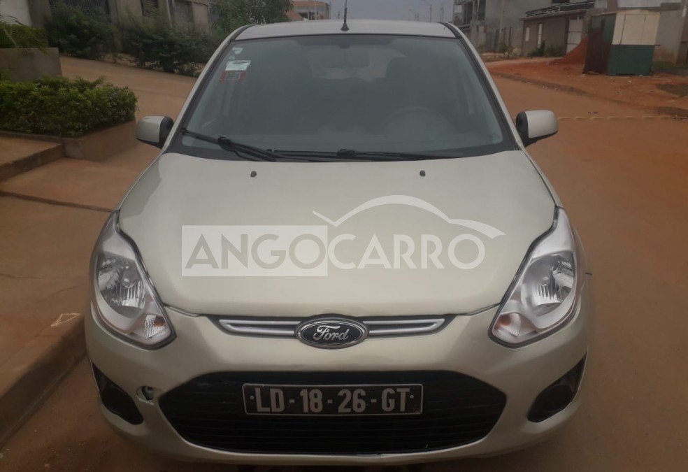 Ford Figo 2014 (Gasolina) - Angocarro