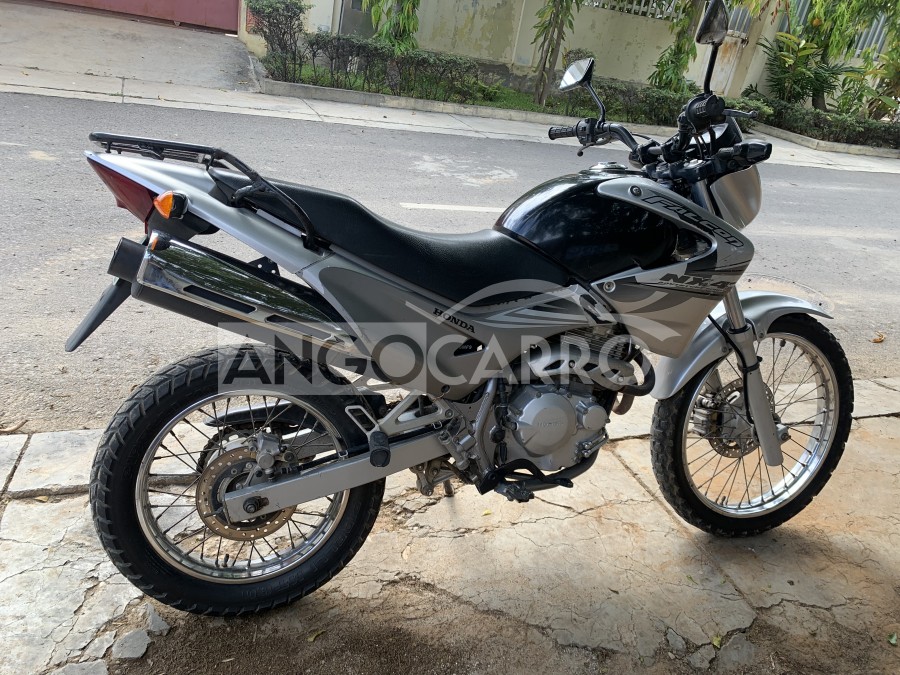 Honda Motors Falcon 2015 (Gasolina) - Angocarro