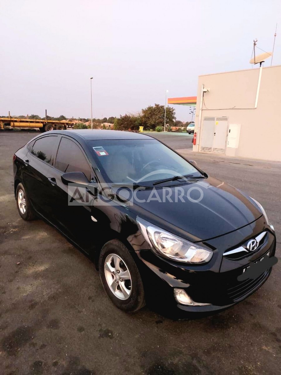 Hyundai Accent 2014 (Gasolina) - Angocarro