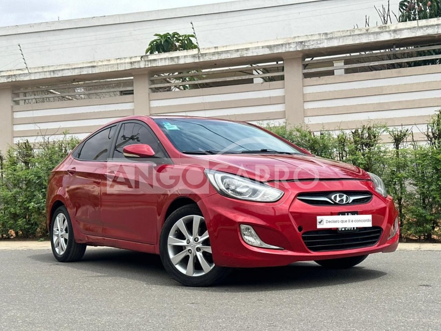 Hyundai Accent 2014 (Gasolina) - Angocarro