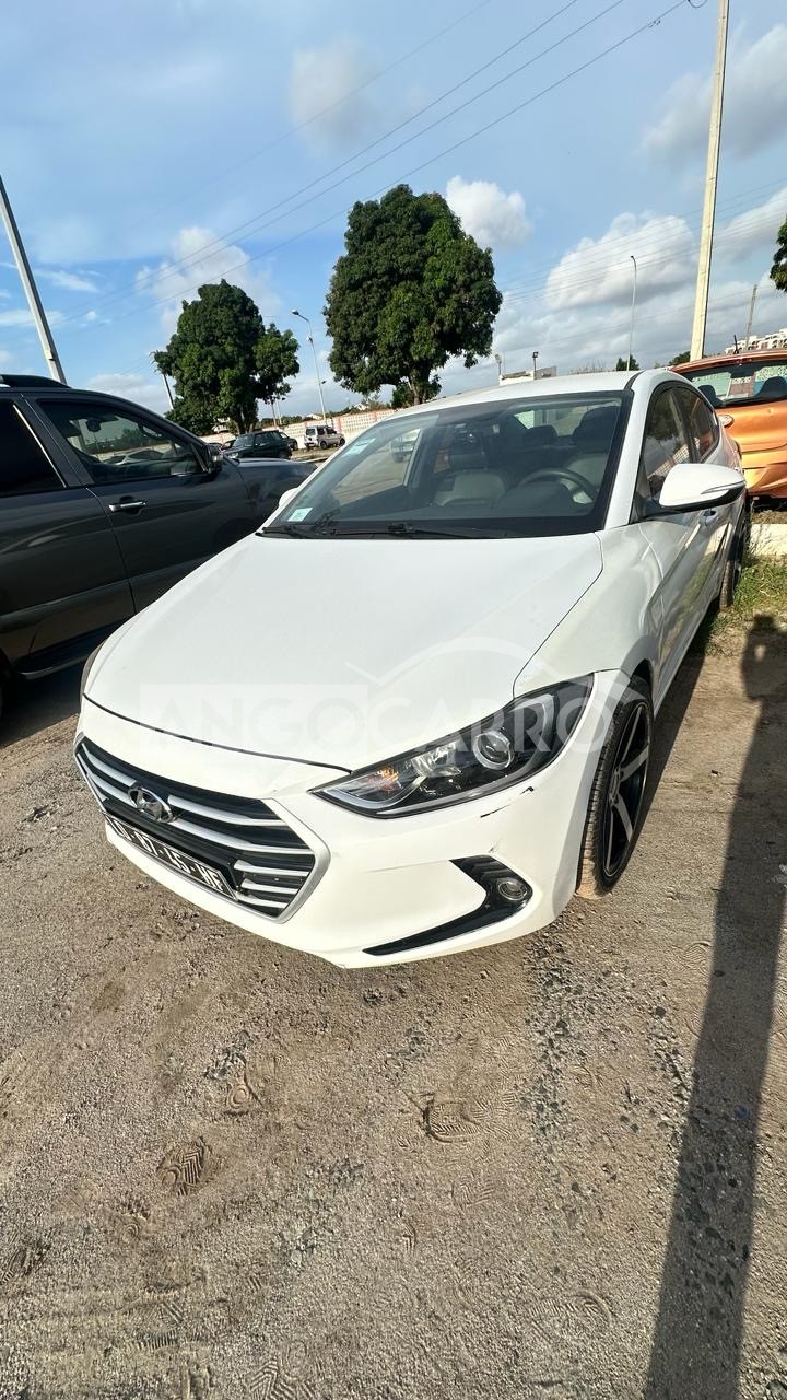 Hyundai Avante 2018 (Gasolina) - Angocarro