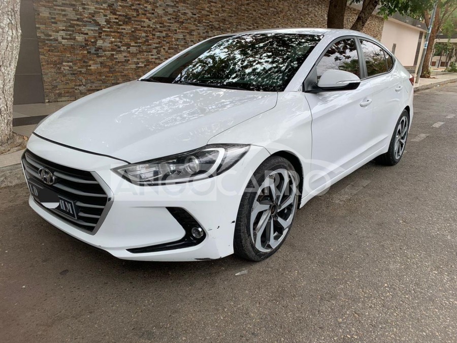 Hyundai Avante 2018 (Gasolina) - Angocarro