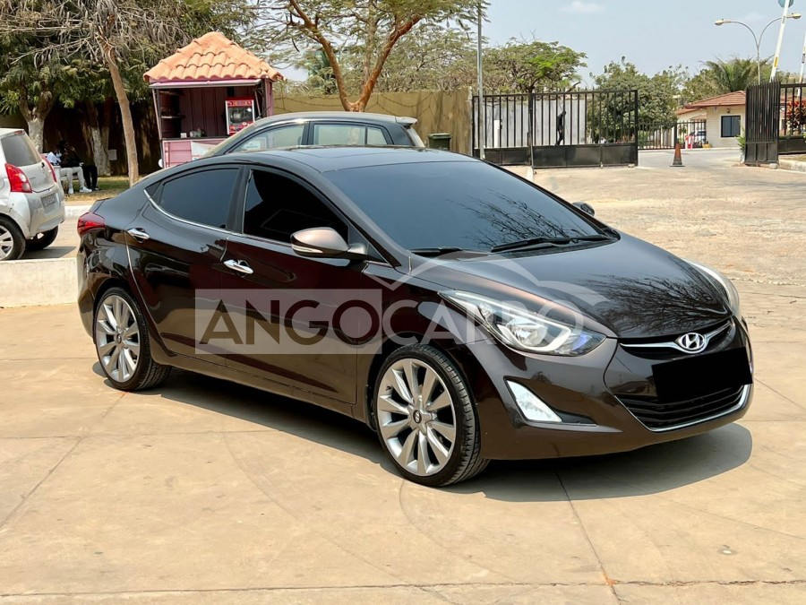 Hyundai Elantra 2015 (Gasolina) - Angocarro