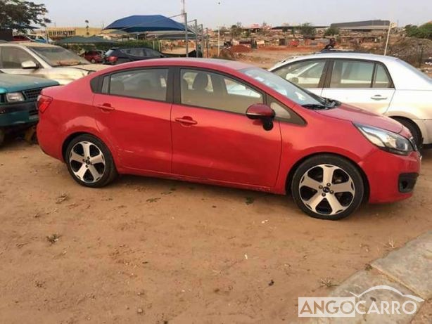 Kia Rio (Gasolina) - Angocarro