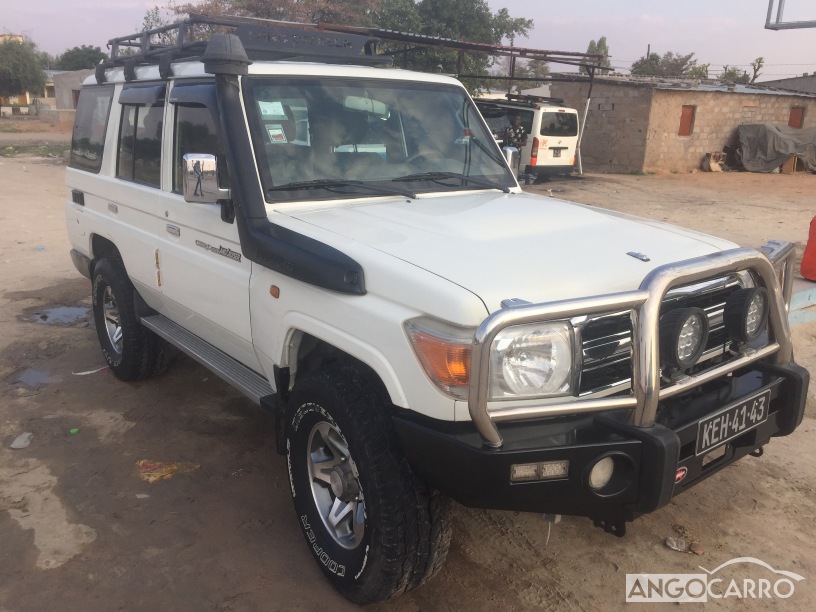 Toyota Land Cruiser 25 (Diesel) - Angocarro