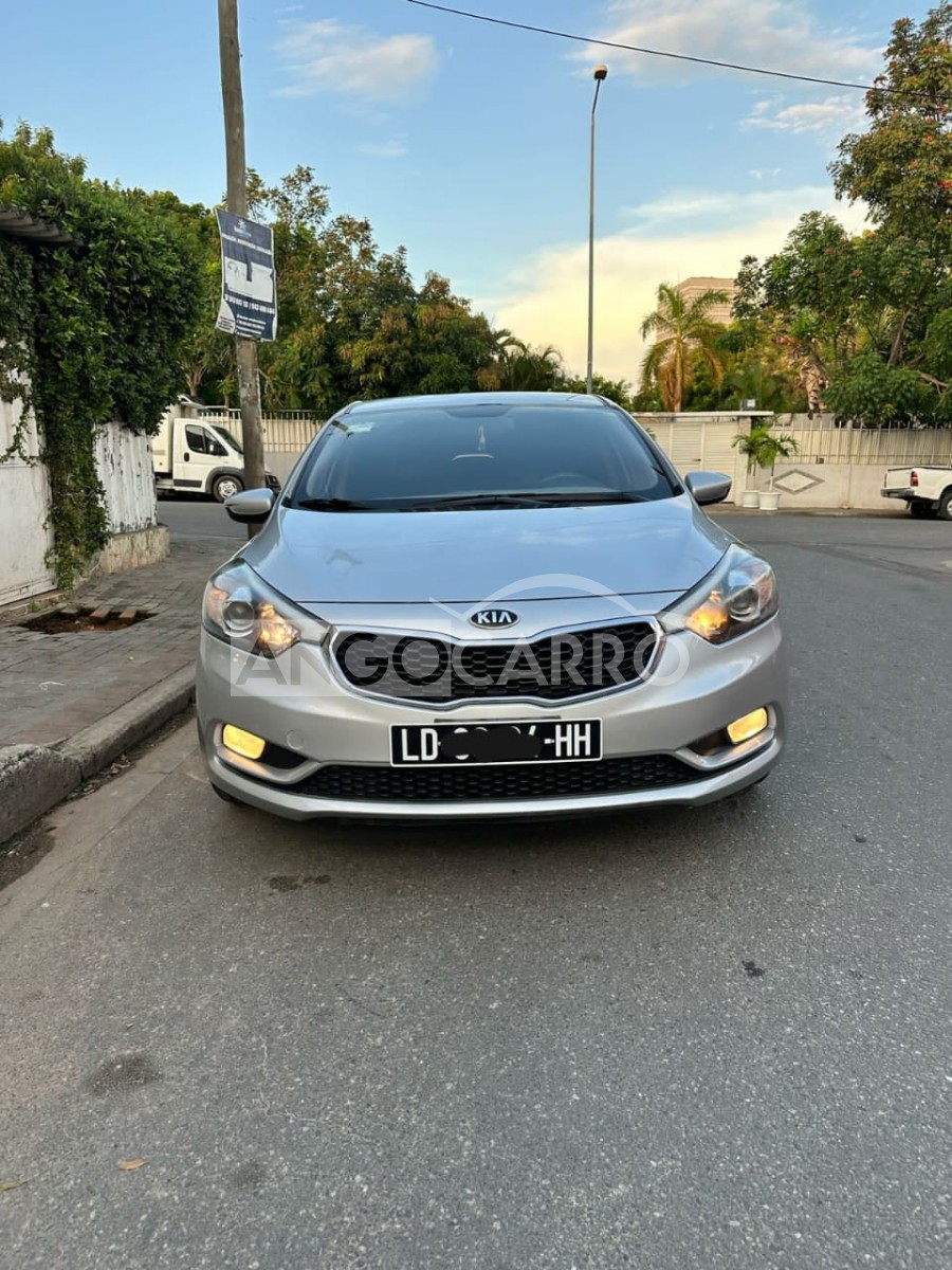 Kia Cerato 2018 (Gasolina) - Angocarro