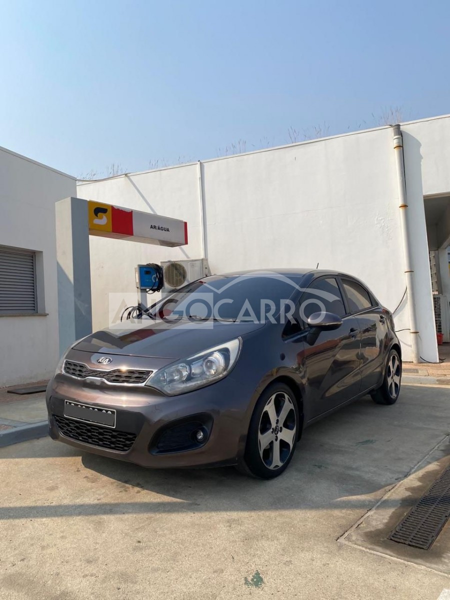 Kia Rio 2015 (Gasolina) - Angocarro
