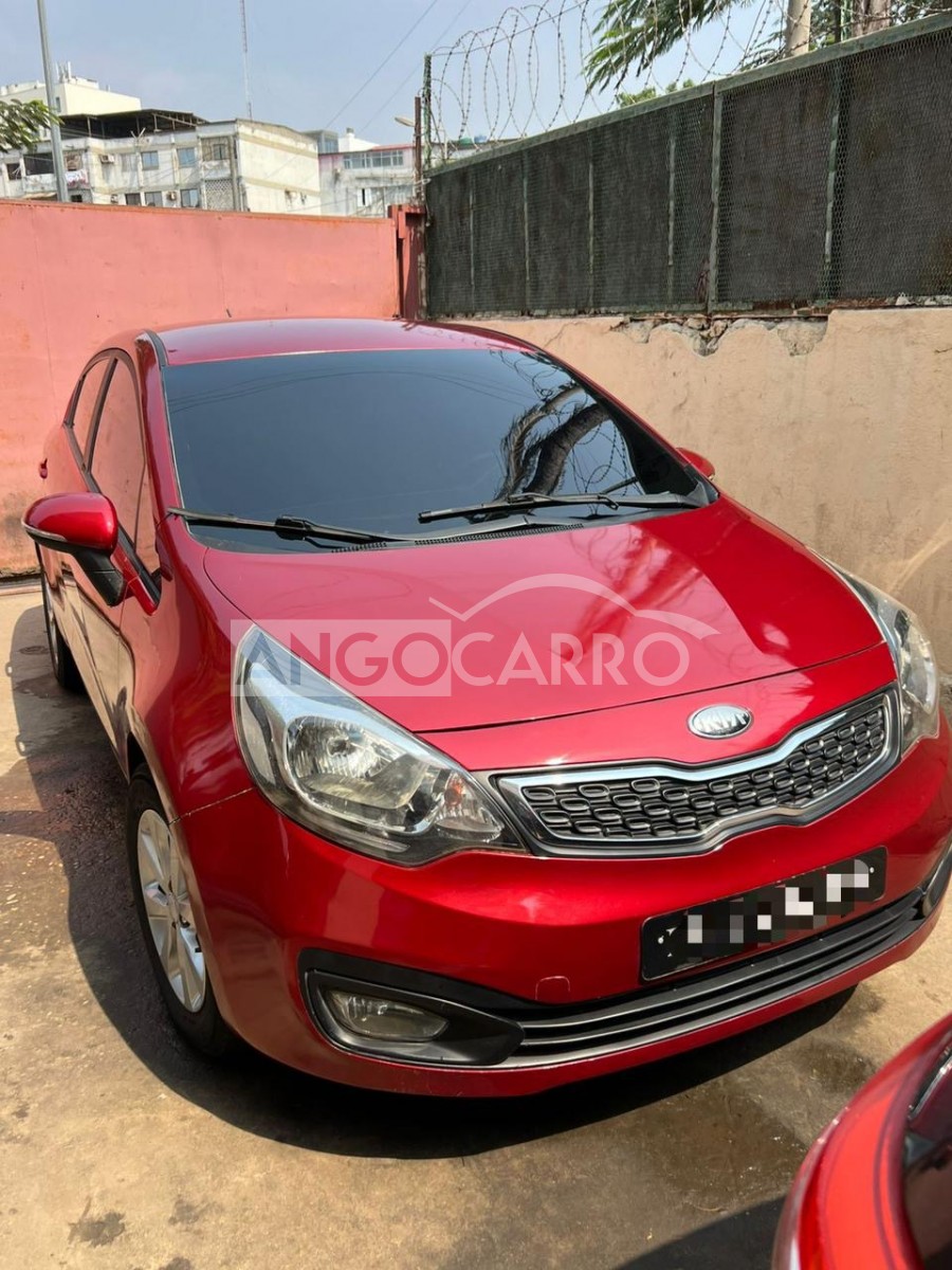 Kia Rio 2015 (Gasolina) - Angocarro
