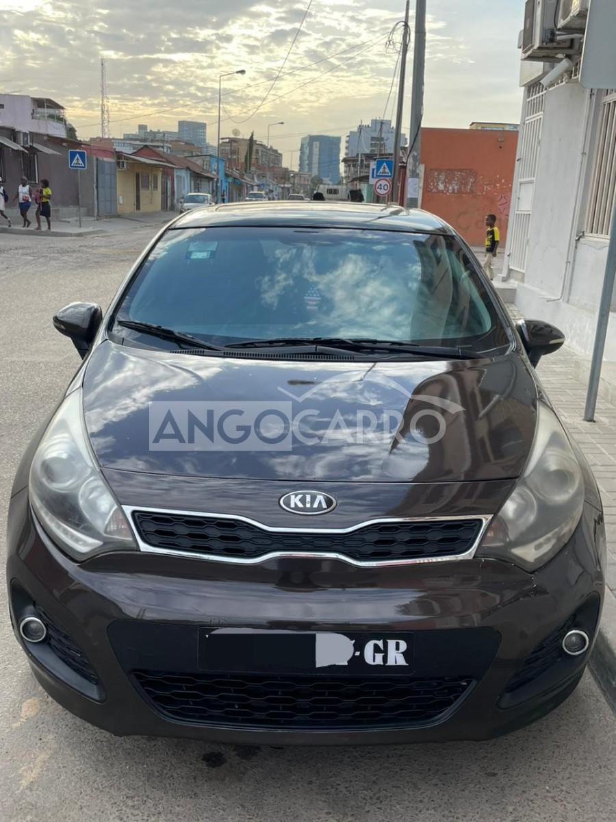 Kia Rio 2015 (Gasolina) - Angocarro