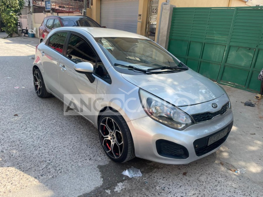 Kia Rio 2015 (Gasolina) - Angocarro