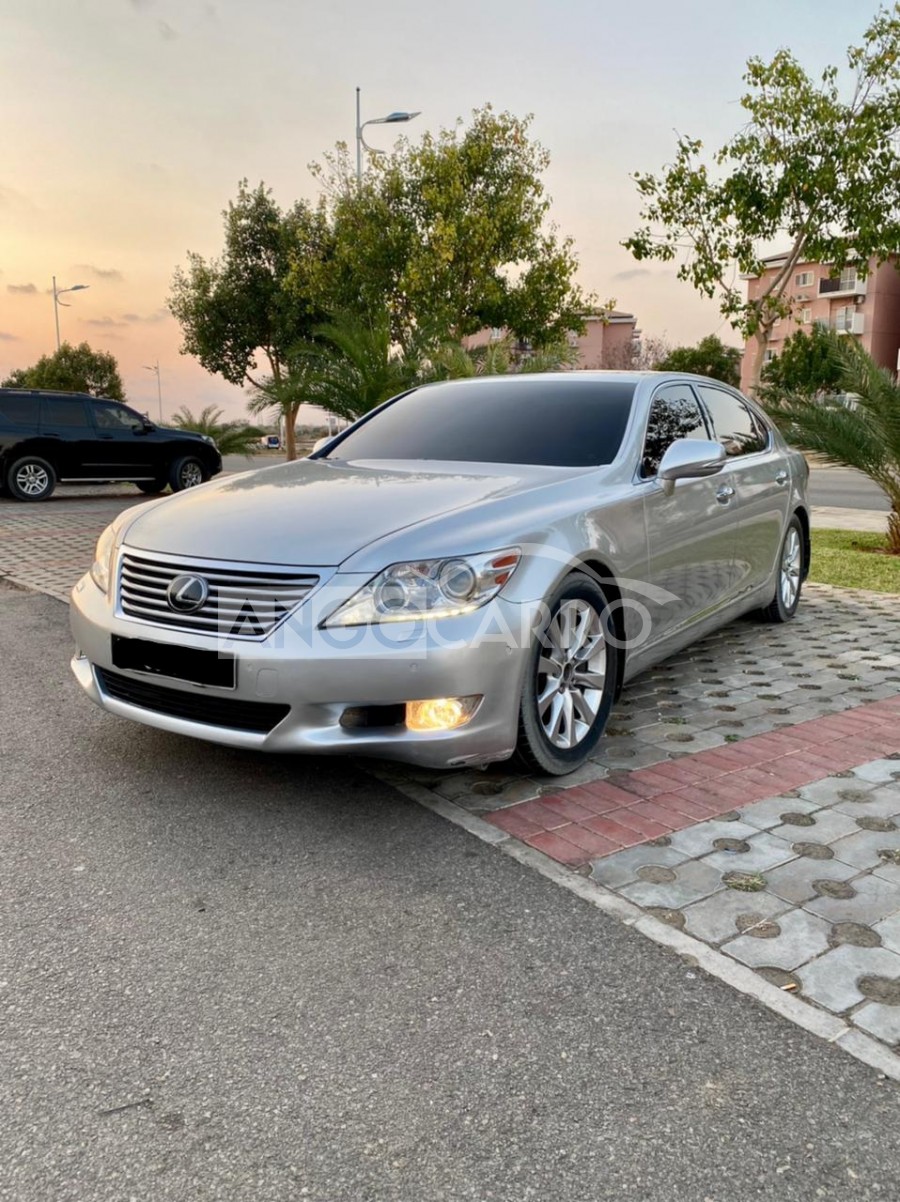 Lexus LS 2012 (Gasolina) - Angocarro