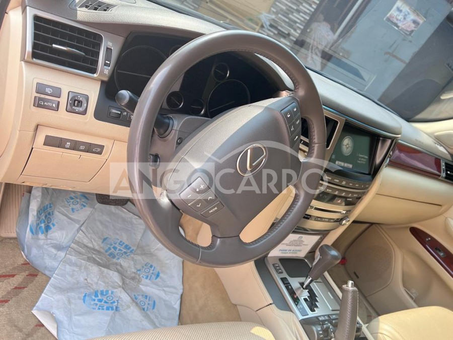 Lexus LX 2014 (Gasolina) - Angocarro