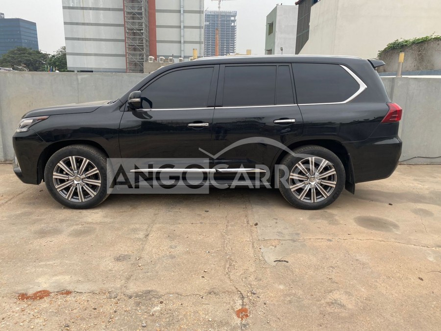 Lexus LX 570 2018 (Gasolina) - Angocarro