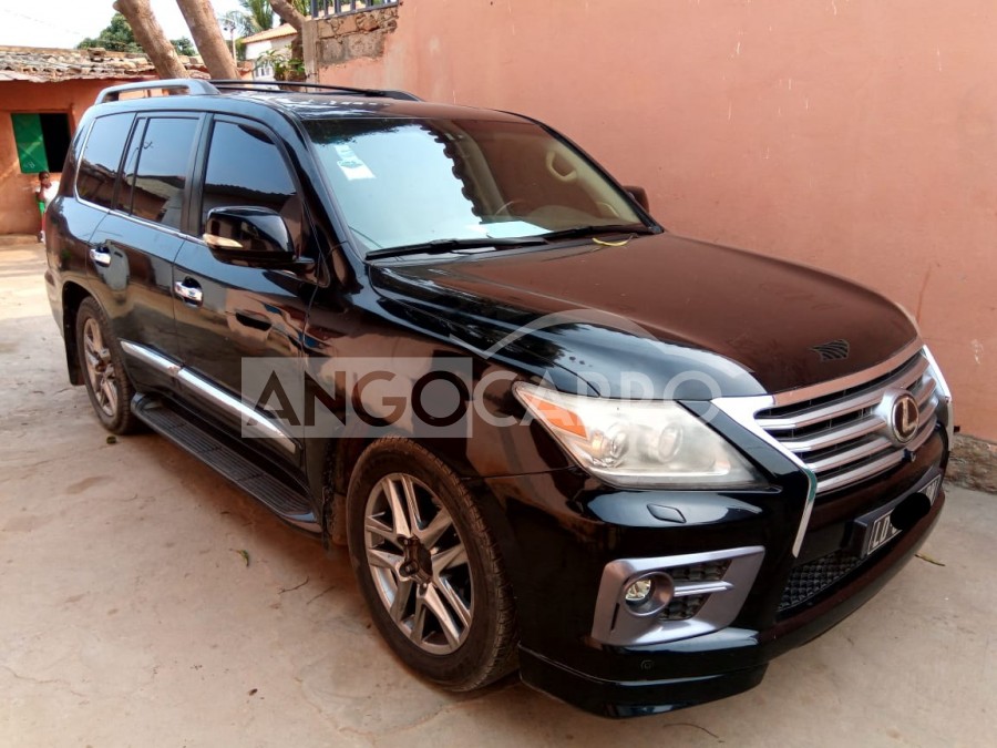 Lexus LX 570 2011 (Gasolina) - Angocarro