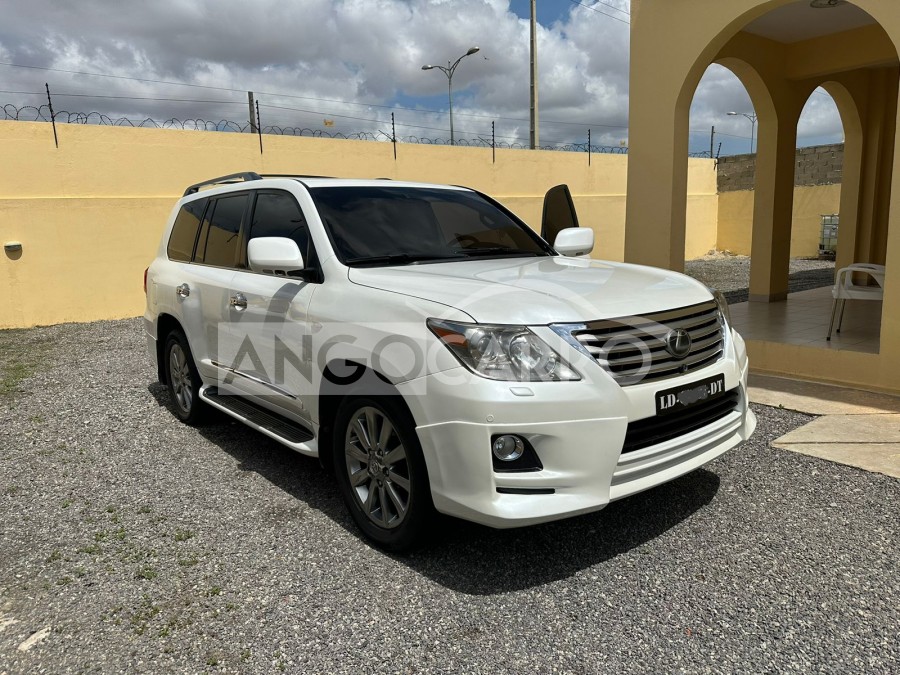 Lexus LX 570 2012 (Gasolina) - Angocarro