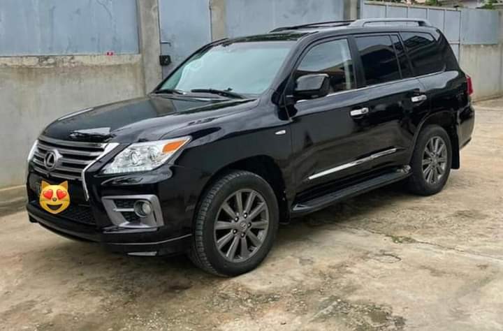 Lexus LX 570 2012 (Gasolina) - Angocarro
