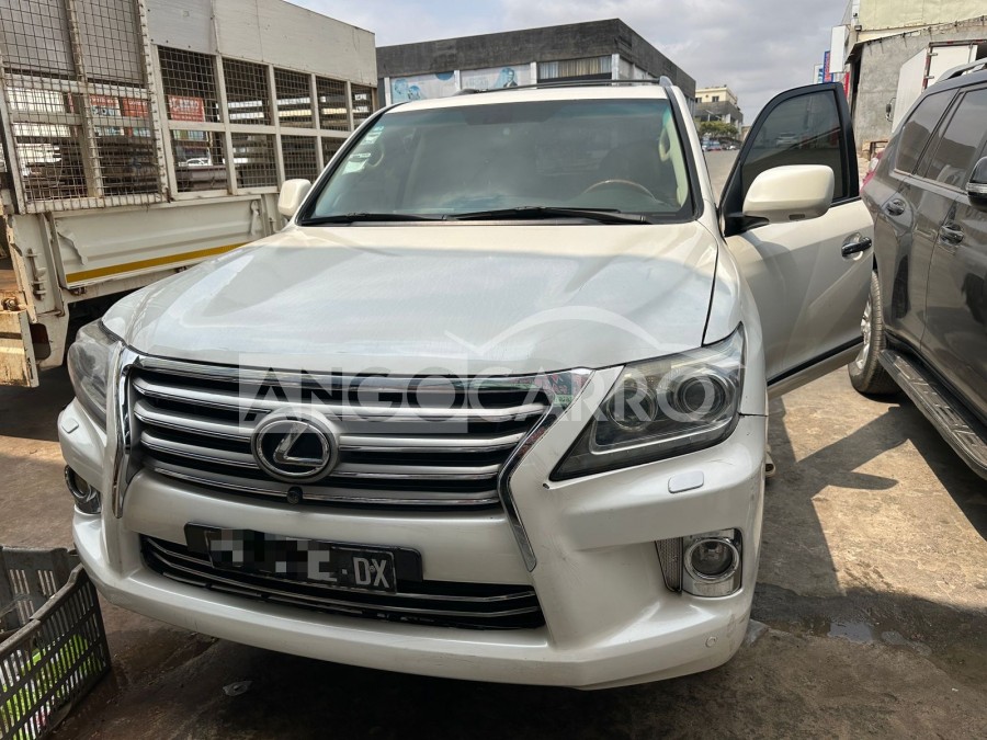 Lexus LX 570 2012 (Gasolina) - Angocarro
