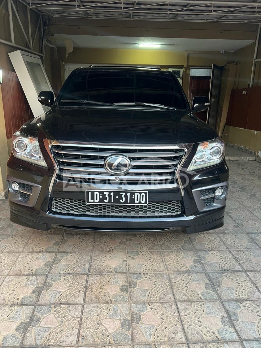 Lexus LX 570 2013 (Gasolina) - Angocarro