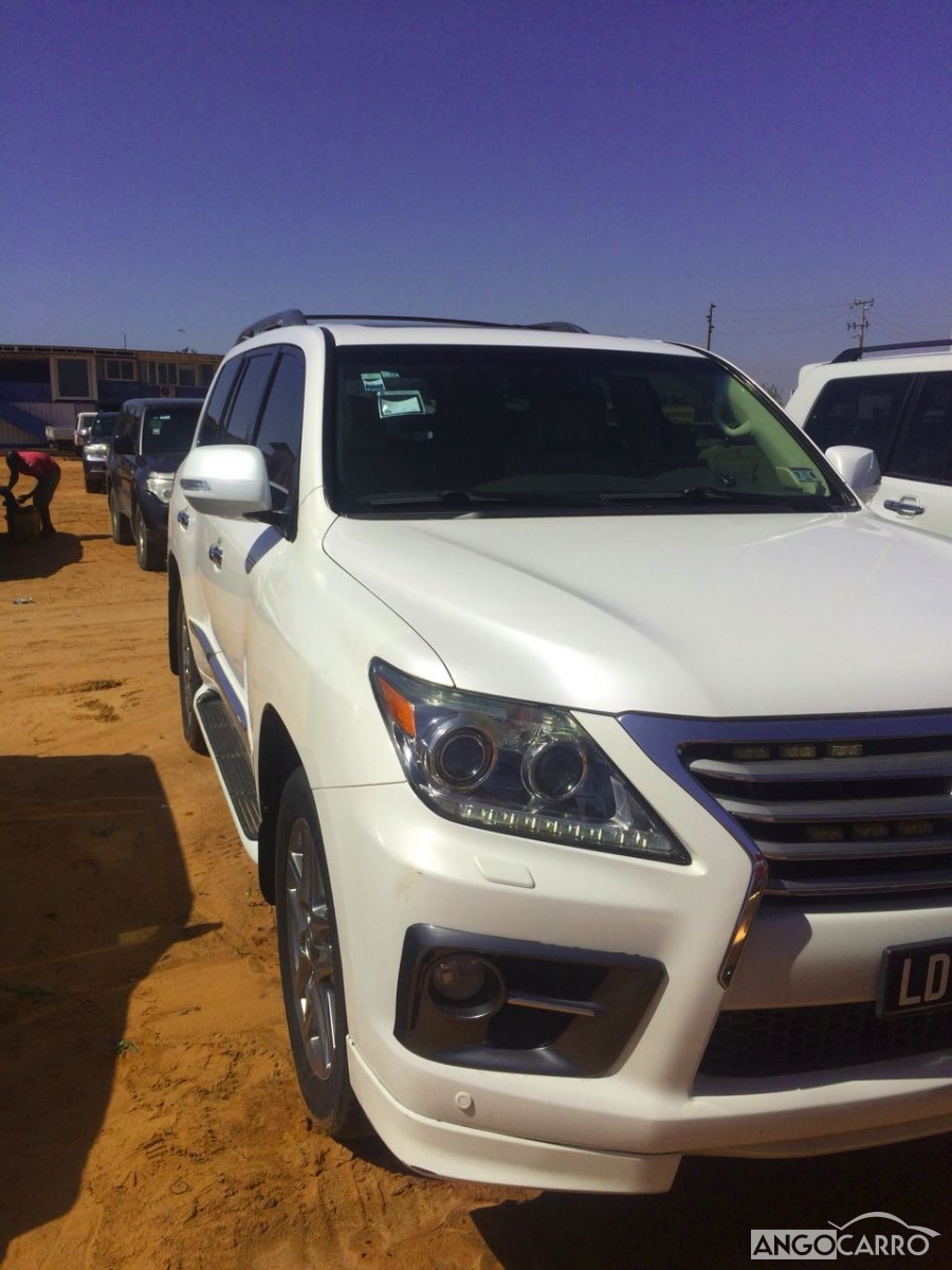 Lexus LX 570 2013 (Gasolina) - Angocarro