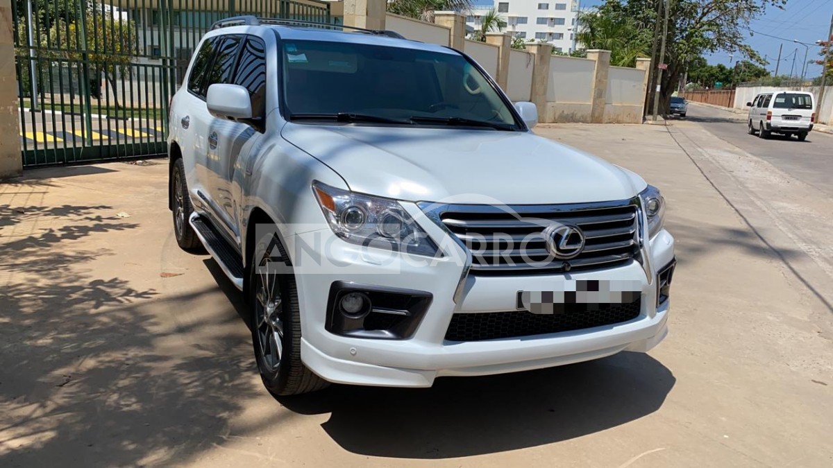 Lexus LX 570 2013 (Gasolina) - Angocarro