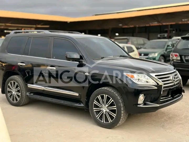 Lexus LX 570 2014 (Gasolina) - Angocarro
