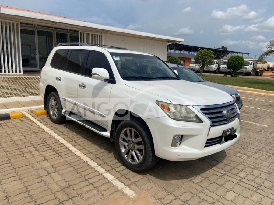 Lexus LX 570 2014 (Gasolina) - Angocarro