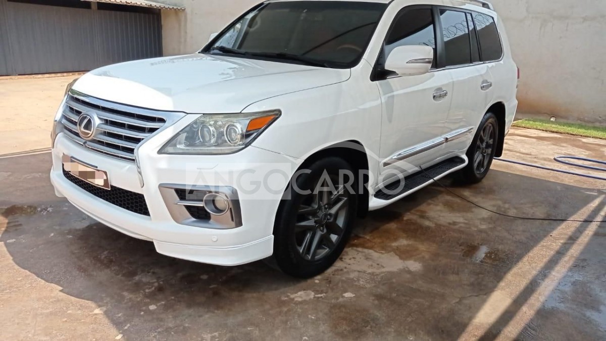 Lexus LX 570 2014 (Gasolina) - Angocarro