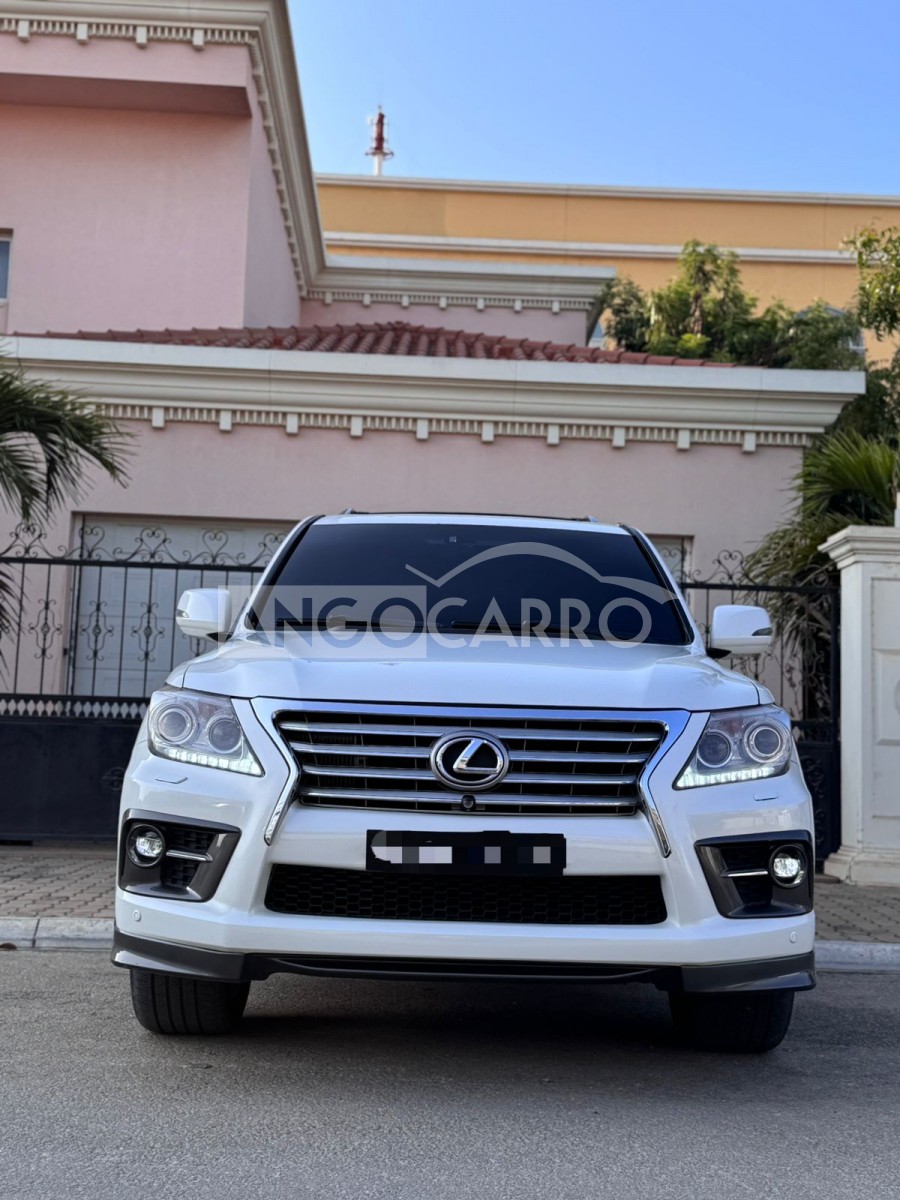 Lexus LX 570 2014 (Gasolina) - Angocarro