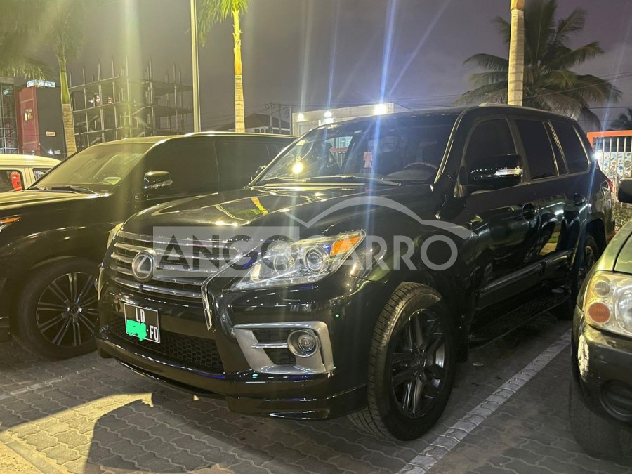 Lexus LX 570 2014 (Gasolina) - Angocarro