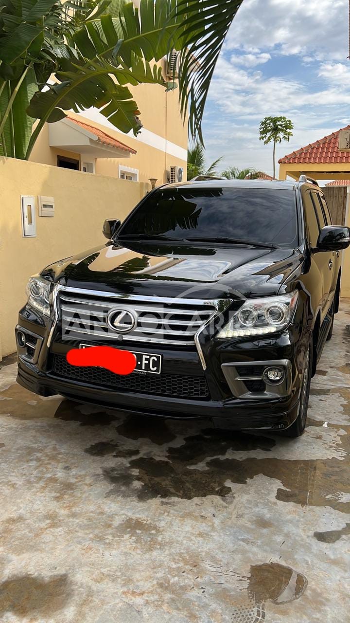 Lexus LX 570 2015 (Gasolina) - Angocarro