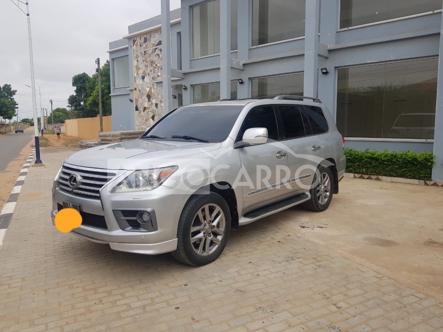 Lexus LX 570 2015 (Gasolina) - Angocarro