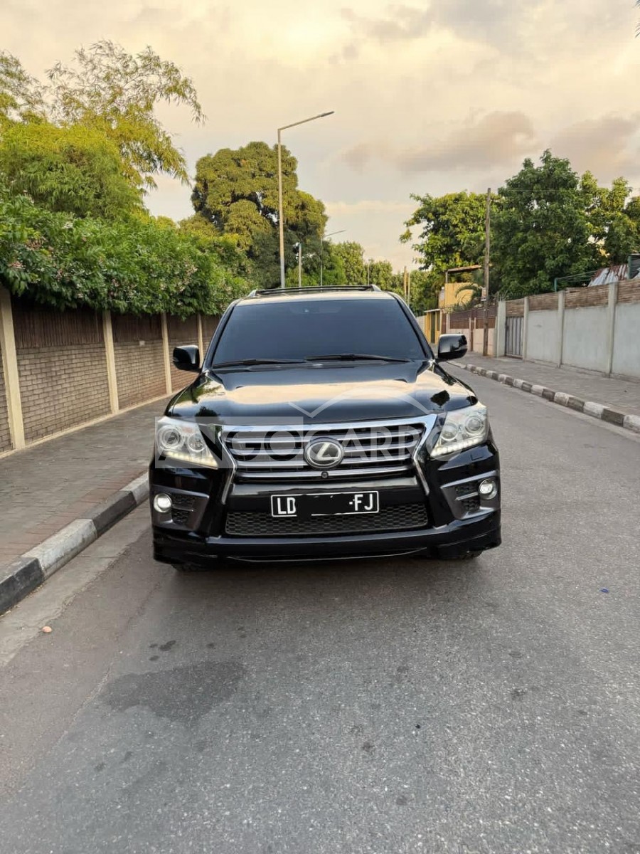Lexus LX 570 2015 (Gasolina) - Angocarro