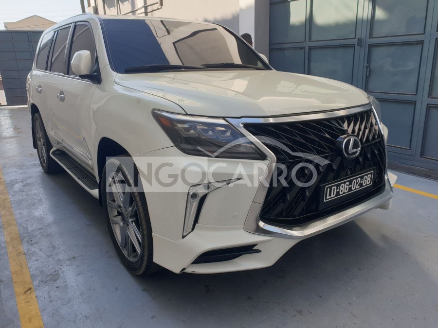 Lexus LX 570 2015 (Gasolina) - Angocarro