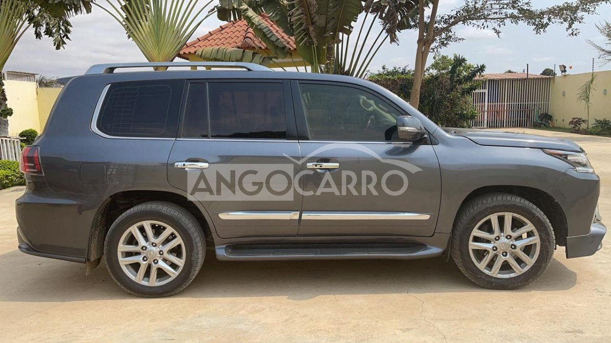 Lexus LX 570 2015 (Gasolina) - Angocarro