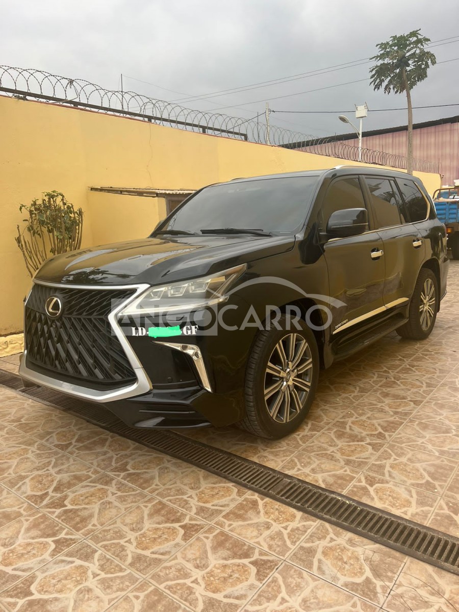 Lexus LX 570 2015 (Gasolina) - Angocarro