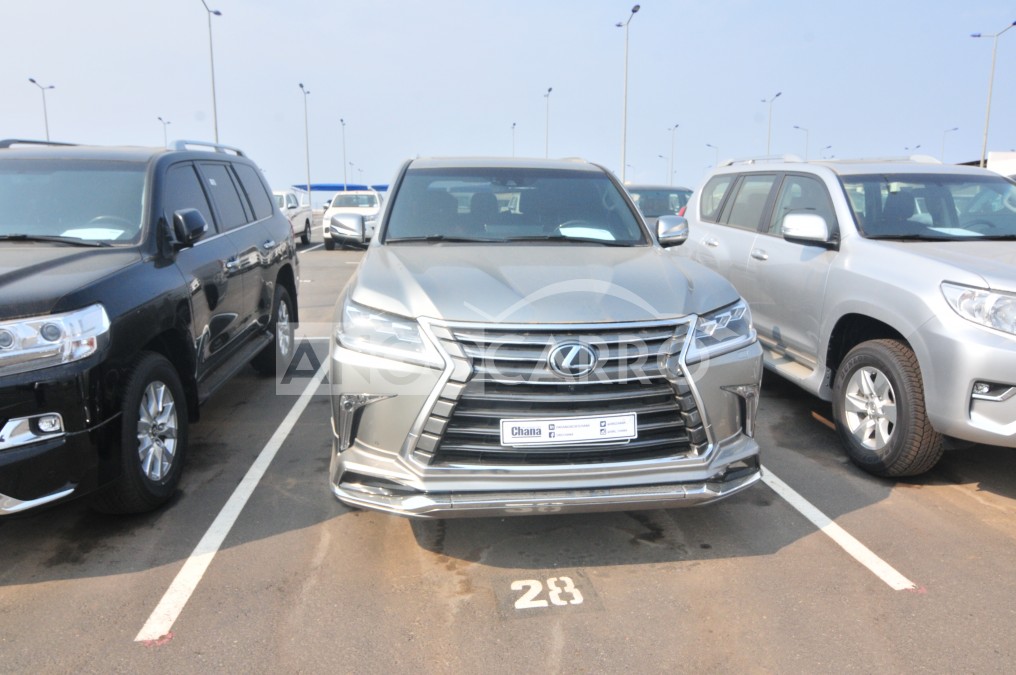 Lexus LX 570 2016 (Gasolina) - Angocarro