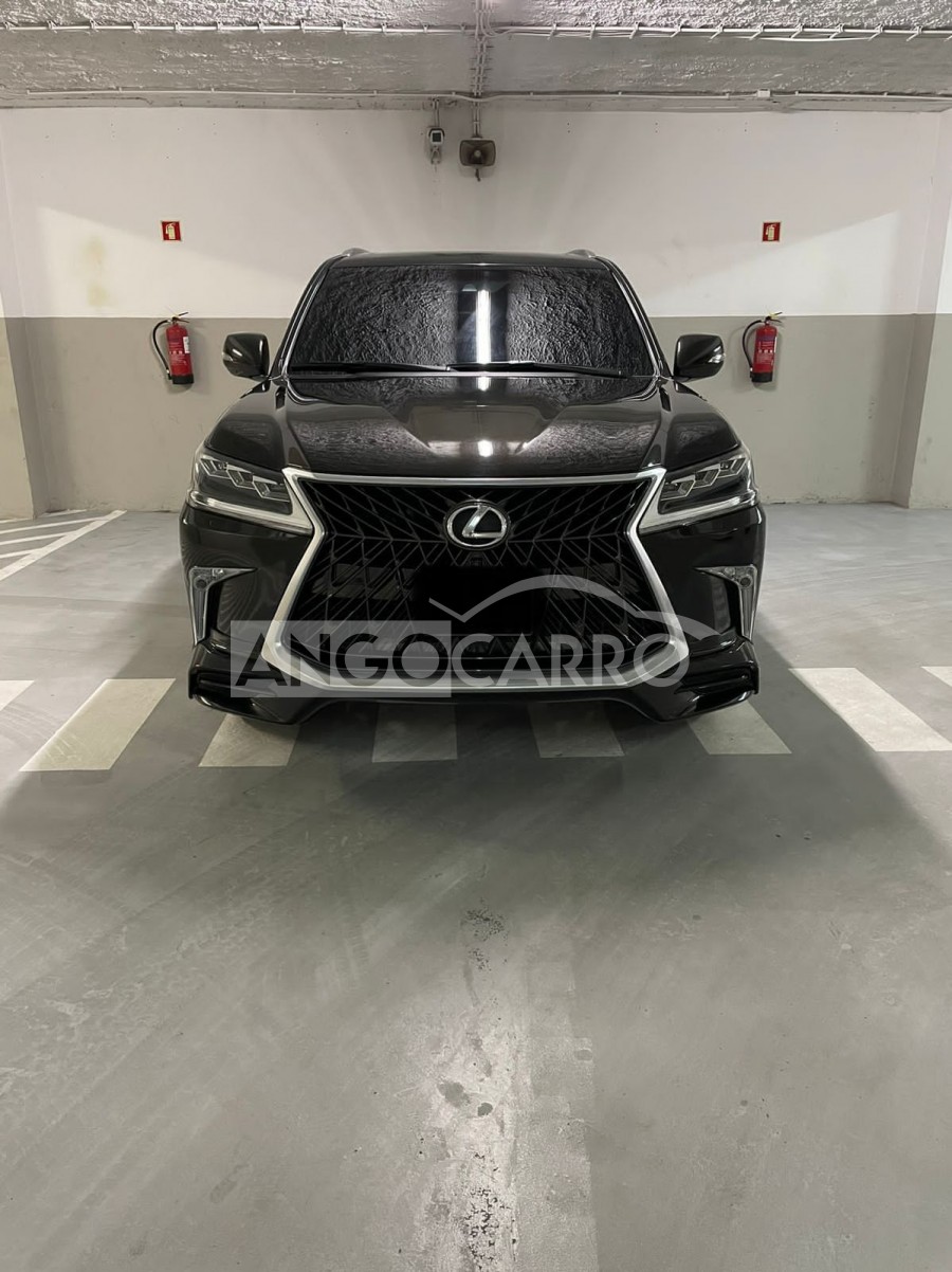 Lexus LX 570 2016 (Gasolina) - Angocarro