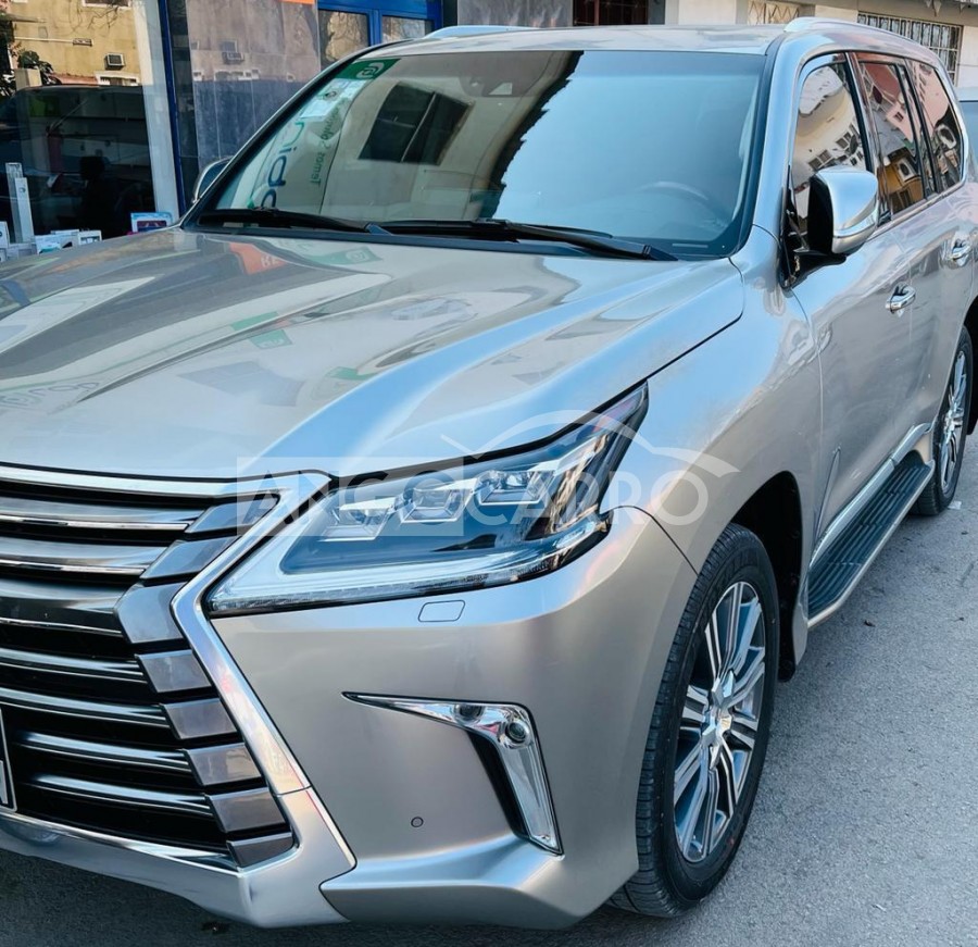 Lexus LX 570 2016 (Gasolina) - Angocarro