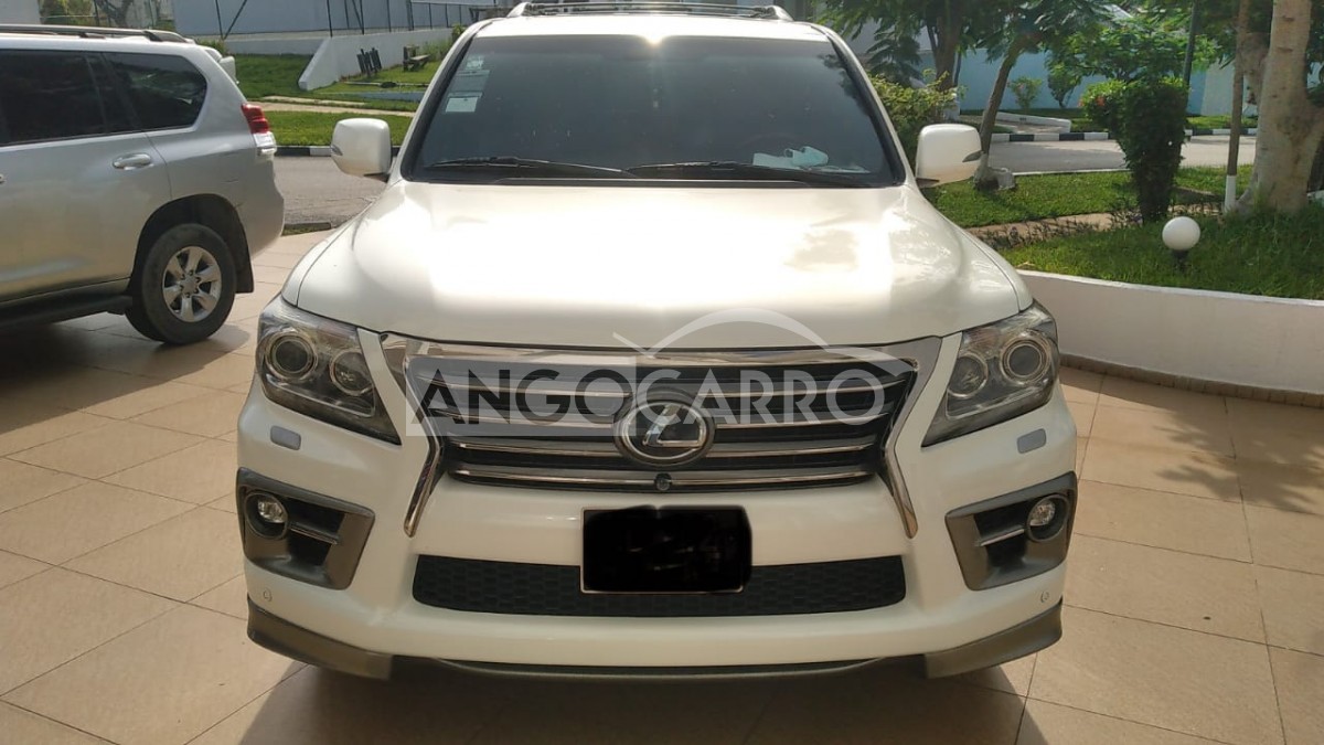 Lexus LX 570 2016 (Gasolina) - Angocarro