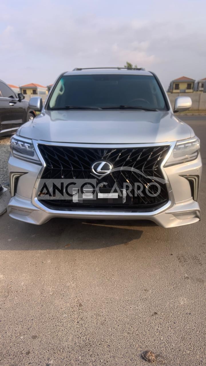 Lexus LX 570 2016 (Gasolina) - Angocarro