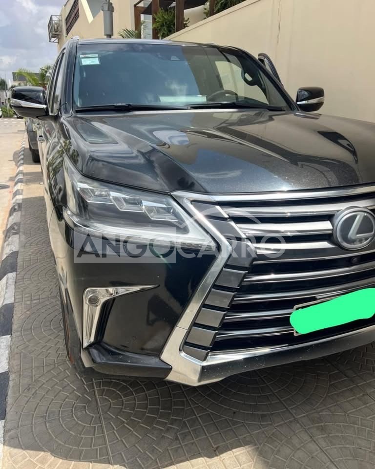 Lexus LX 570 2017 (Gasolina) - Angocarro