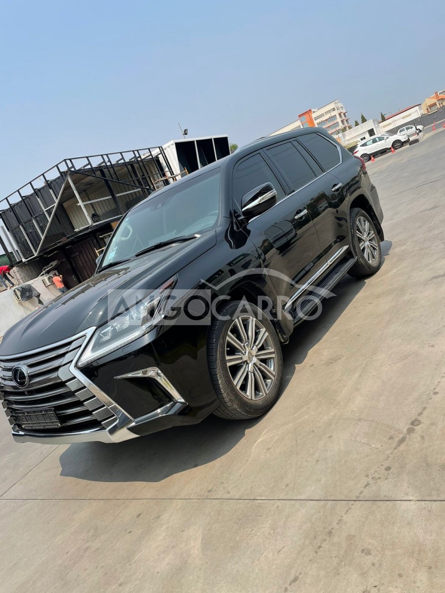 Lexus LX 570 2017 (Gasolina) - Angocarro