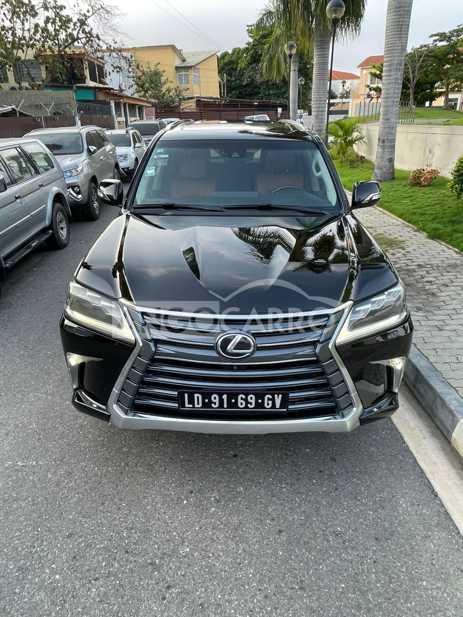 Lexus LX 570 2017 (Gasolina) - Angocarro