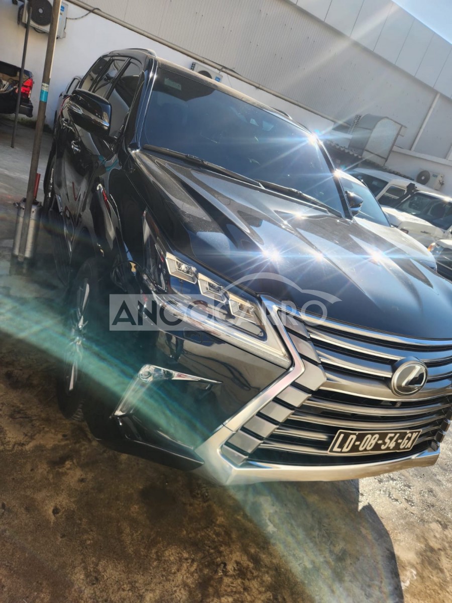 Lexus LX 570 2017 (Gasolina) - Angocarro